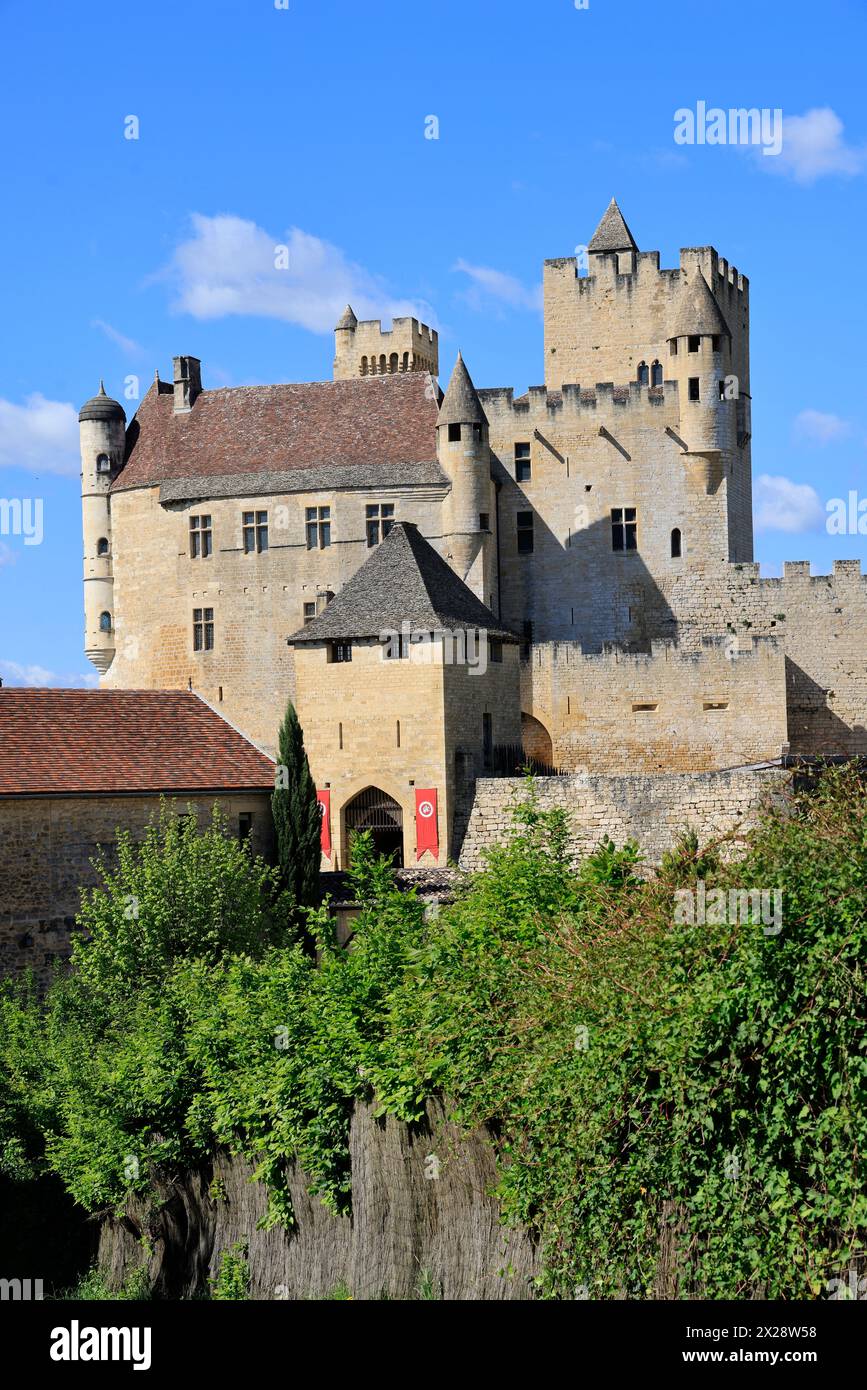 The fortified castle of Beynac in Périgord Noir. Architecture, History ...