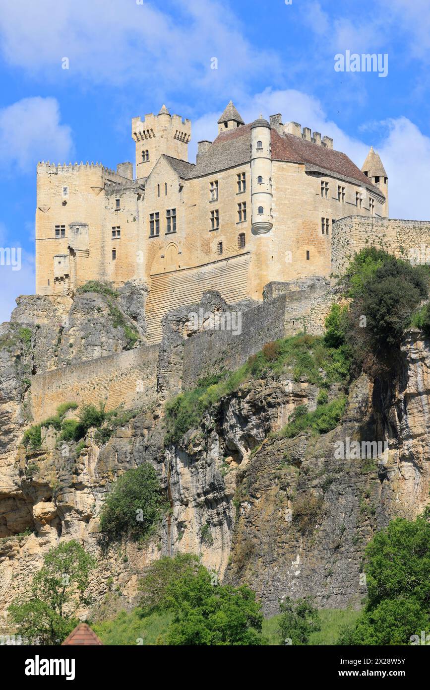 The fortified castle of Beynac in Périgord Noir. Architecture, History ...