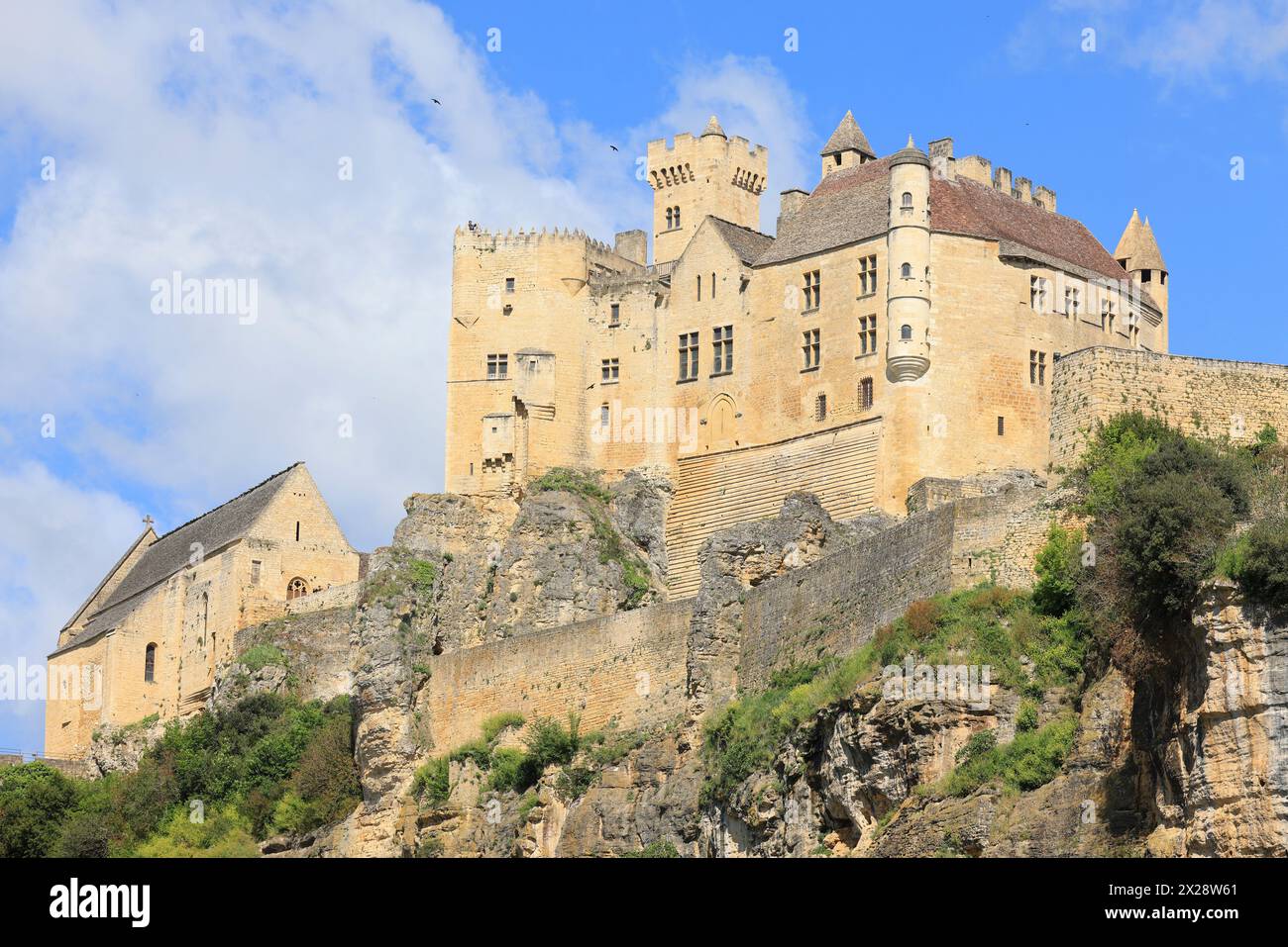 The fortified castle of Beynac in Périgord Noir. Architecture, History ...