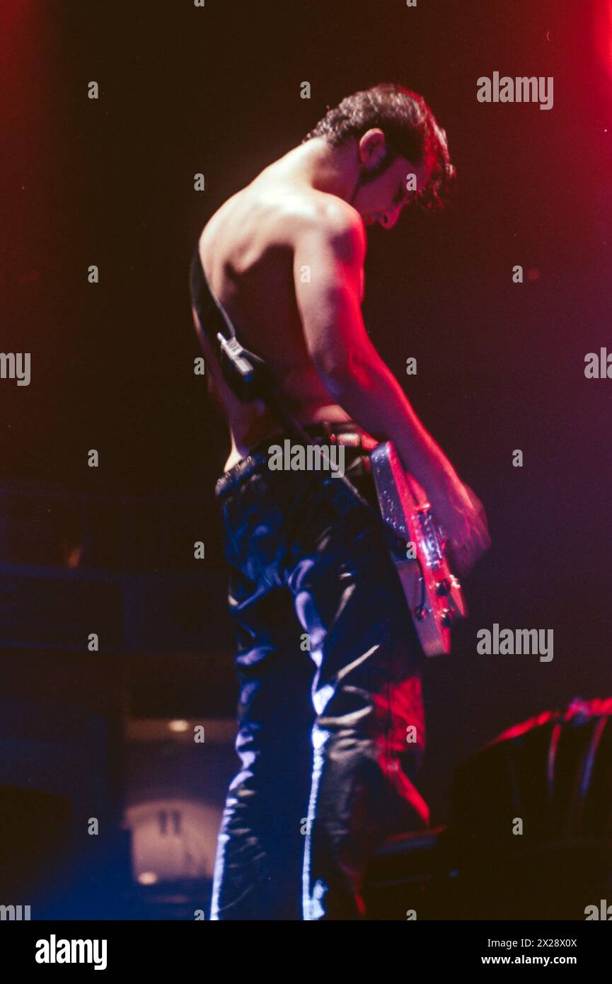 System of a down 2002 hi-res stock photography and images - Alamy