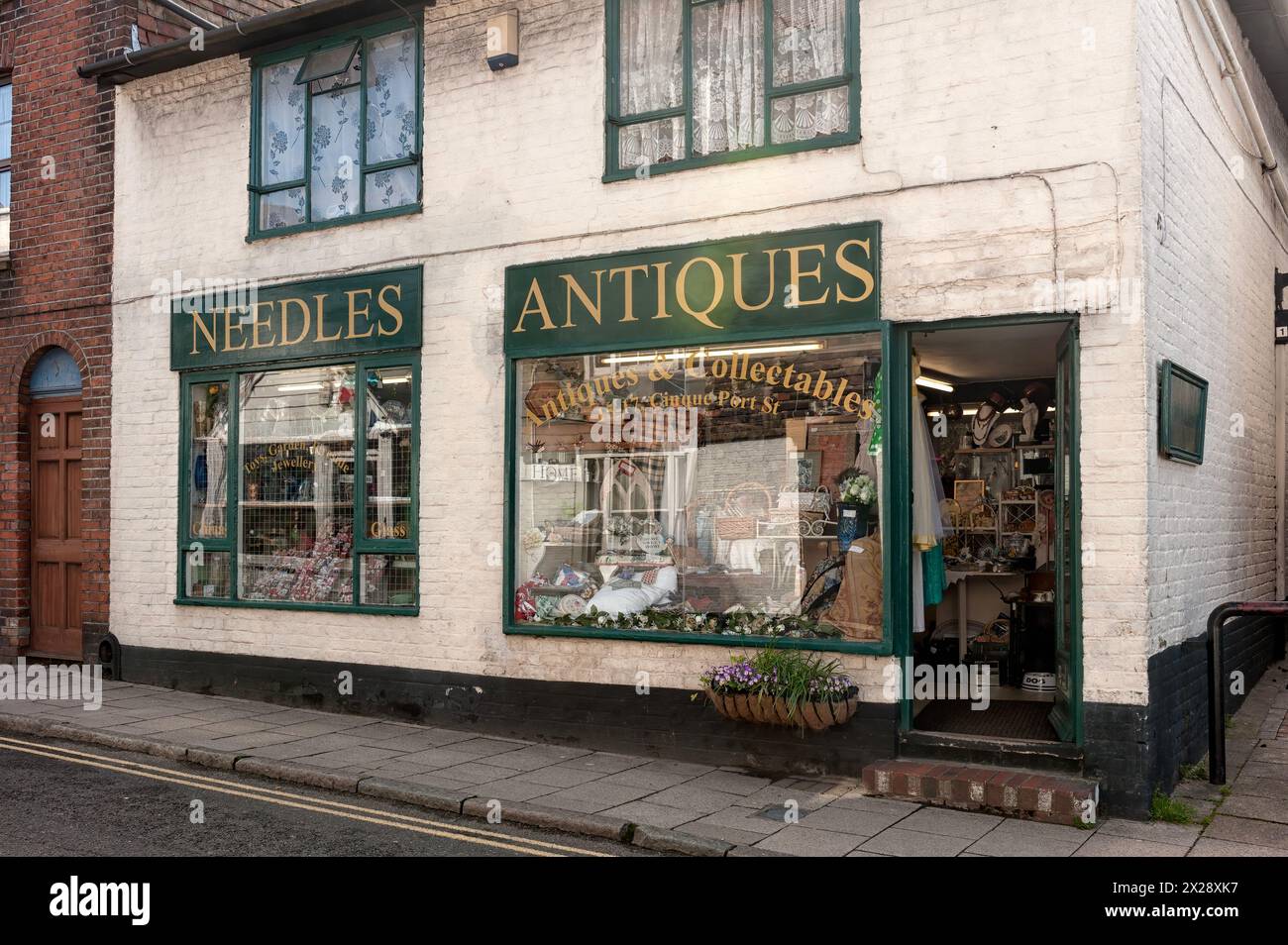 Needles antique centre hi-res stock photography and images - Alamy