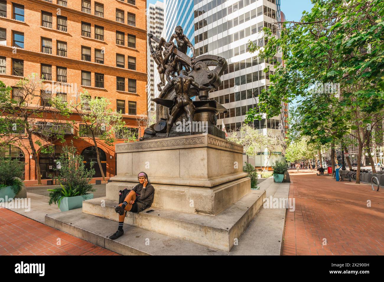 Mechanic monument hi-res stock photography and images - Alamy