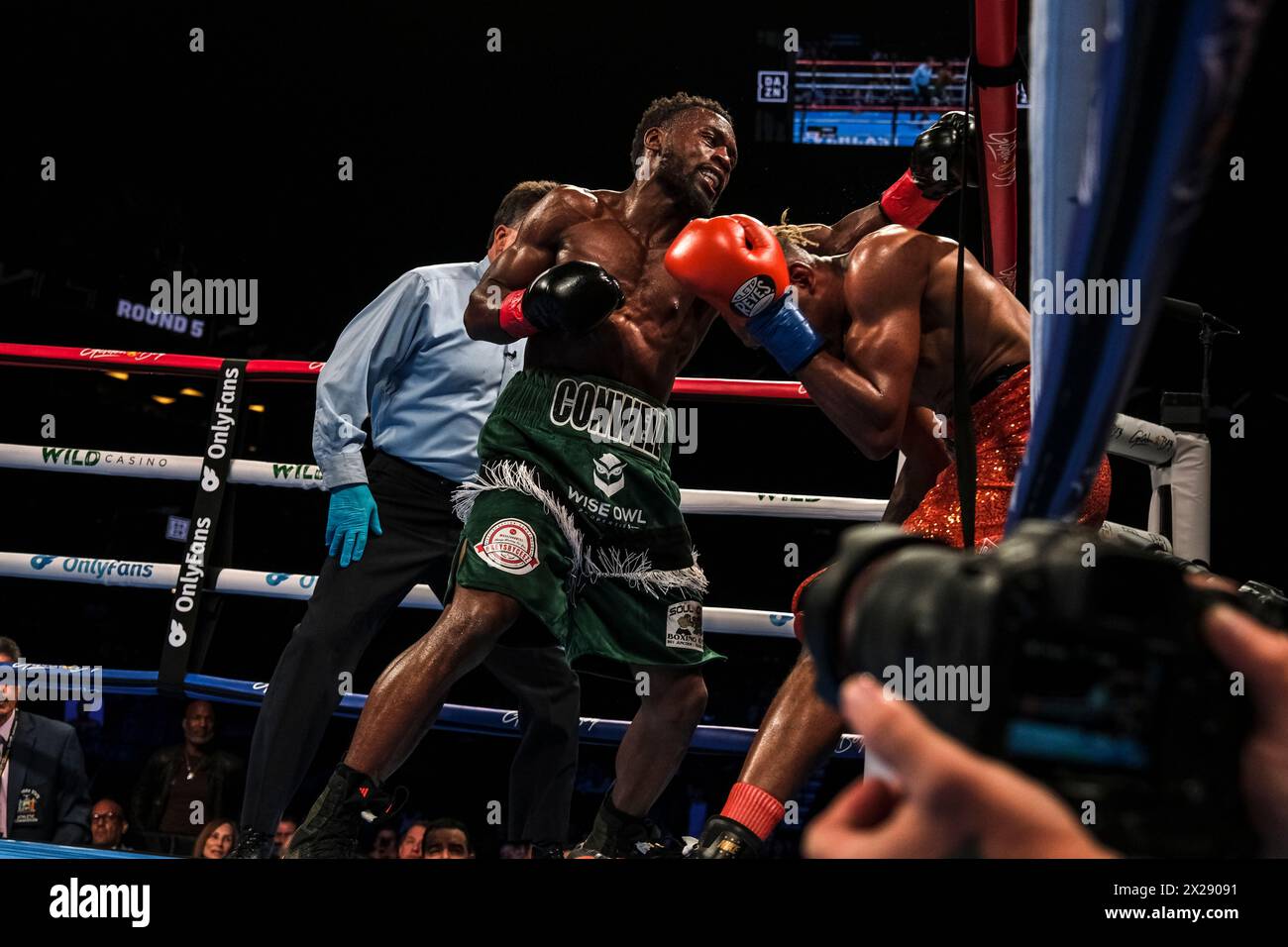 Brooklyn, USA. 20th Apr, 2024. Action between junior middleweights ...