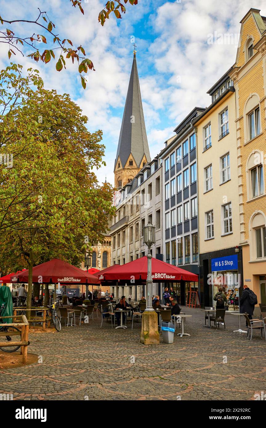 Walking in center bonn hi-res stock photography and images - Alamy