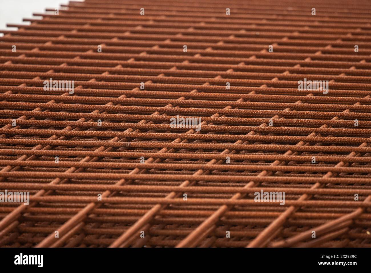 Concrete wall rusty rebar hi-res stock photography and images - Alamy