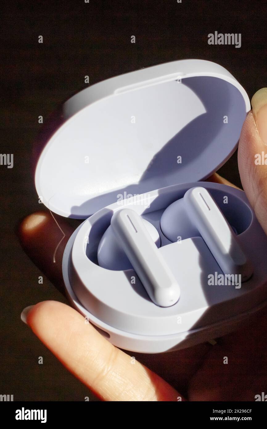 High end wireless headphones hi-res stock photography and images - Alamy