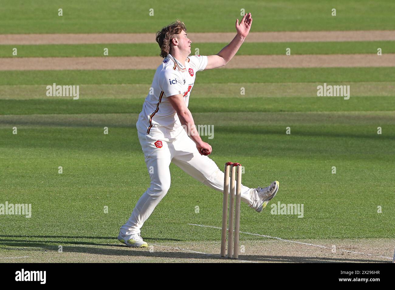 Noah Thain in bowling action for Essex during Essex CCC vs Lancashire ...