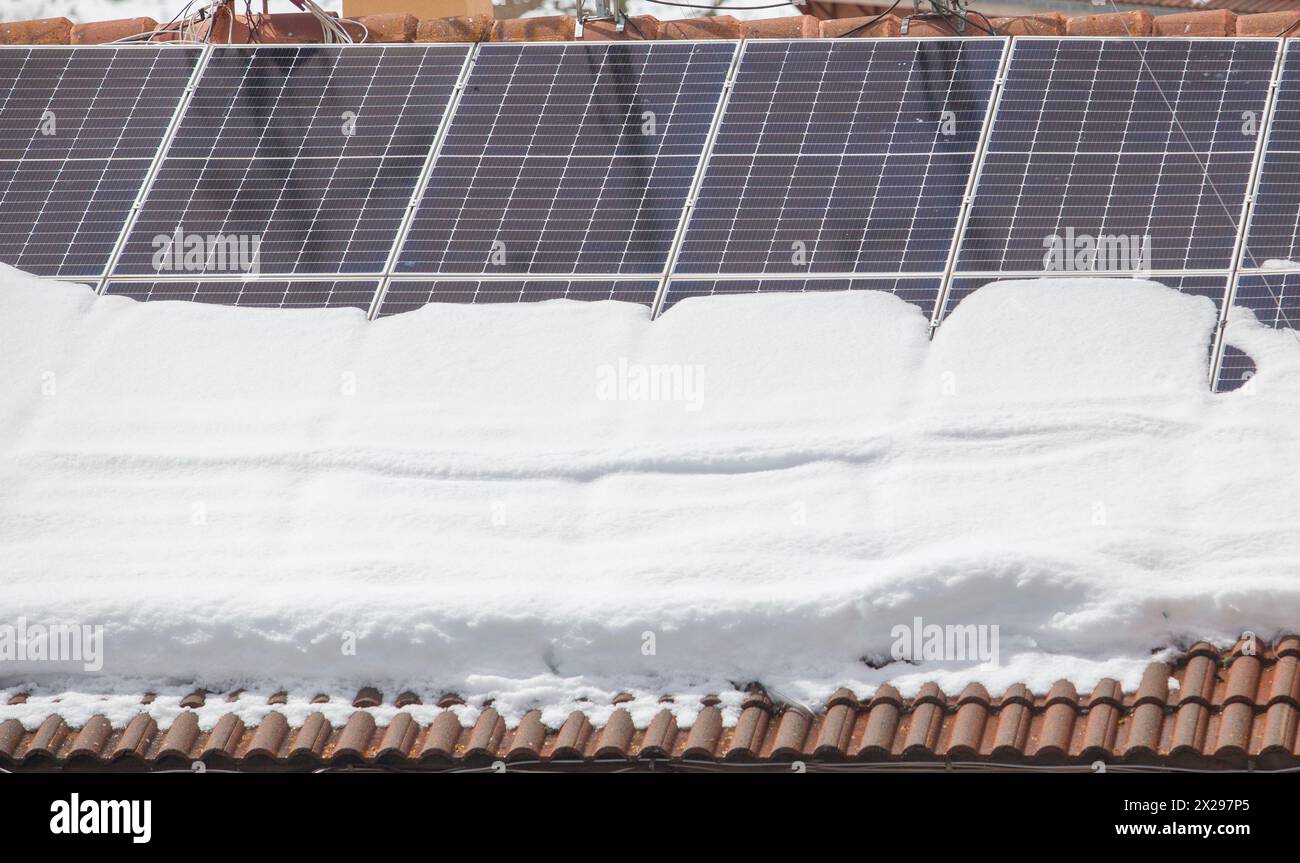 Roof solar panels covered with snow. Solar panels after snowstorm Stock ...