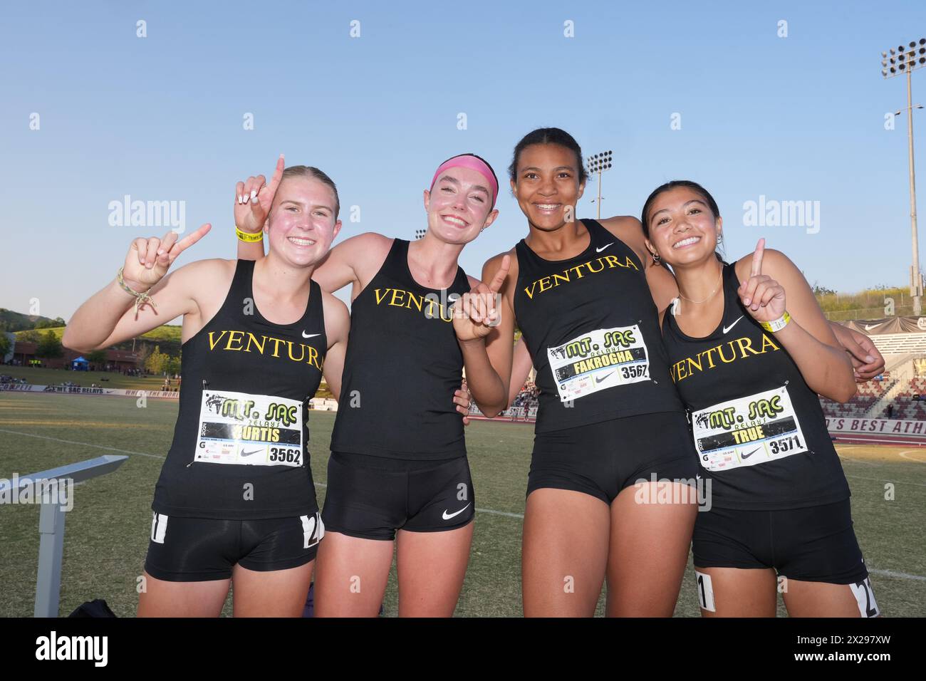 Members of the Ventura girls distance medley relay pose after setting a ...