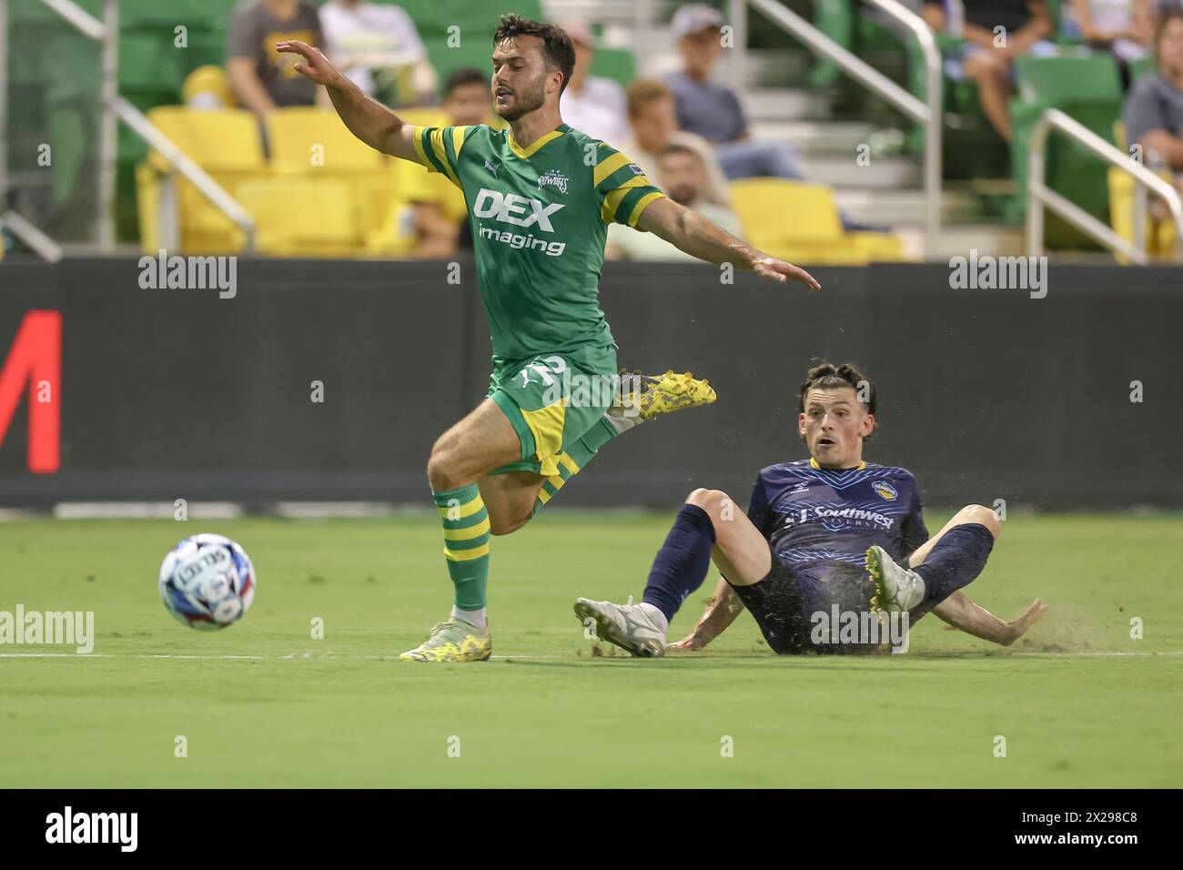 St. Petersburg, FL: Tampa Bay Rowdies midfielder Jordan Doherty (22) is ...