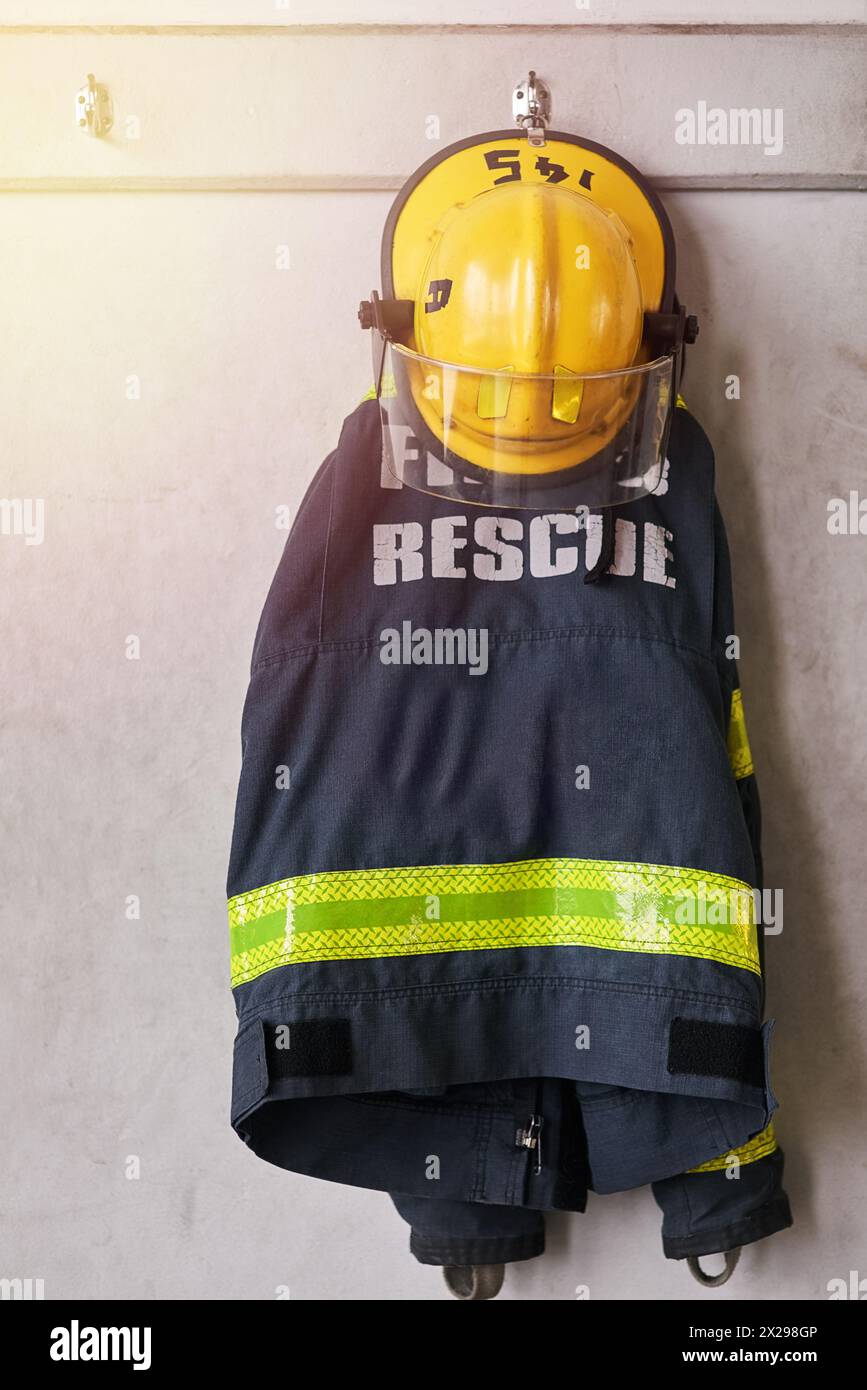 Firefighter fire station hi-res stock photography and images - Alamy