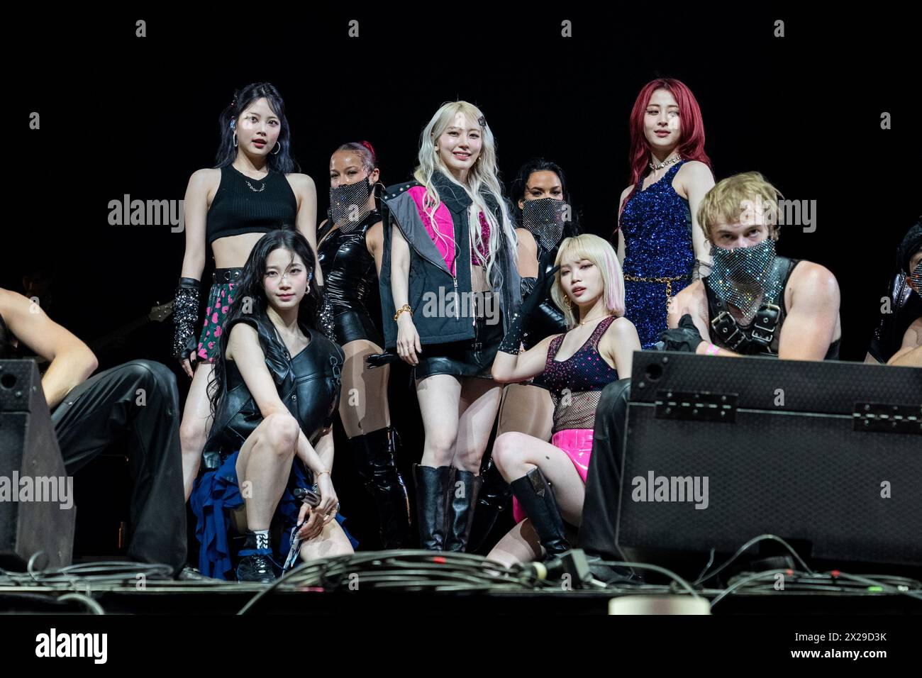 Hong Eun-chae, left, Kazuha, Sakura Miyawaki, Kim Chae-won, and Huh Yun ...