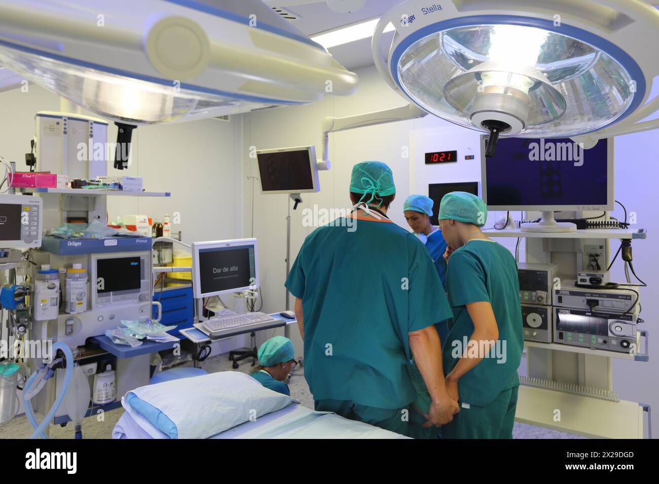 Surgeon, Surgery, Operating room, Onkologikoa Hospital, Oncology ...