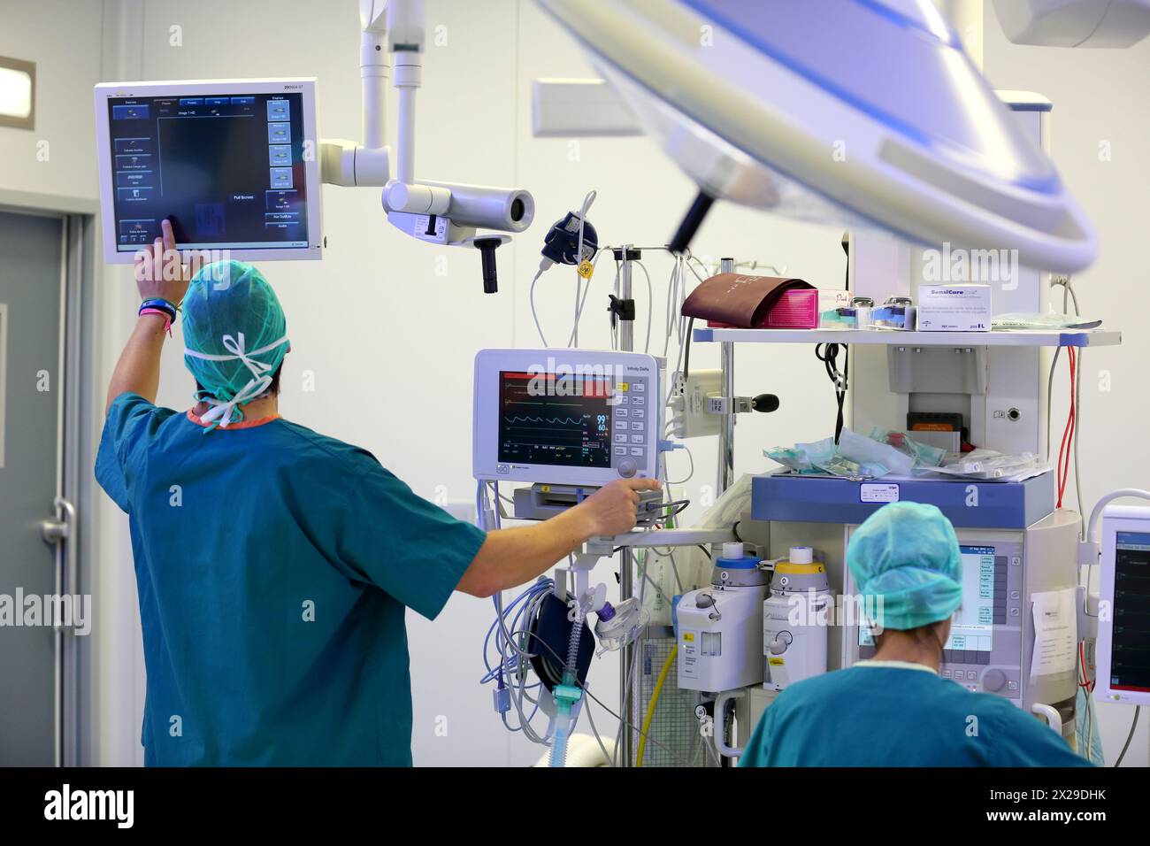 Surgeon, Surgery, Operating room, Onkologikoa Hospital, Oncology ...