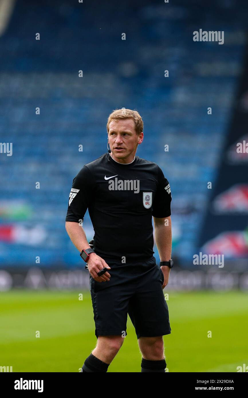 John Smith's Stadium, Huddersfield, England - 20th April 2024 Referee ...