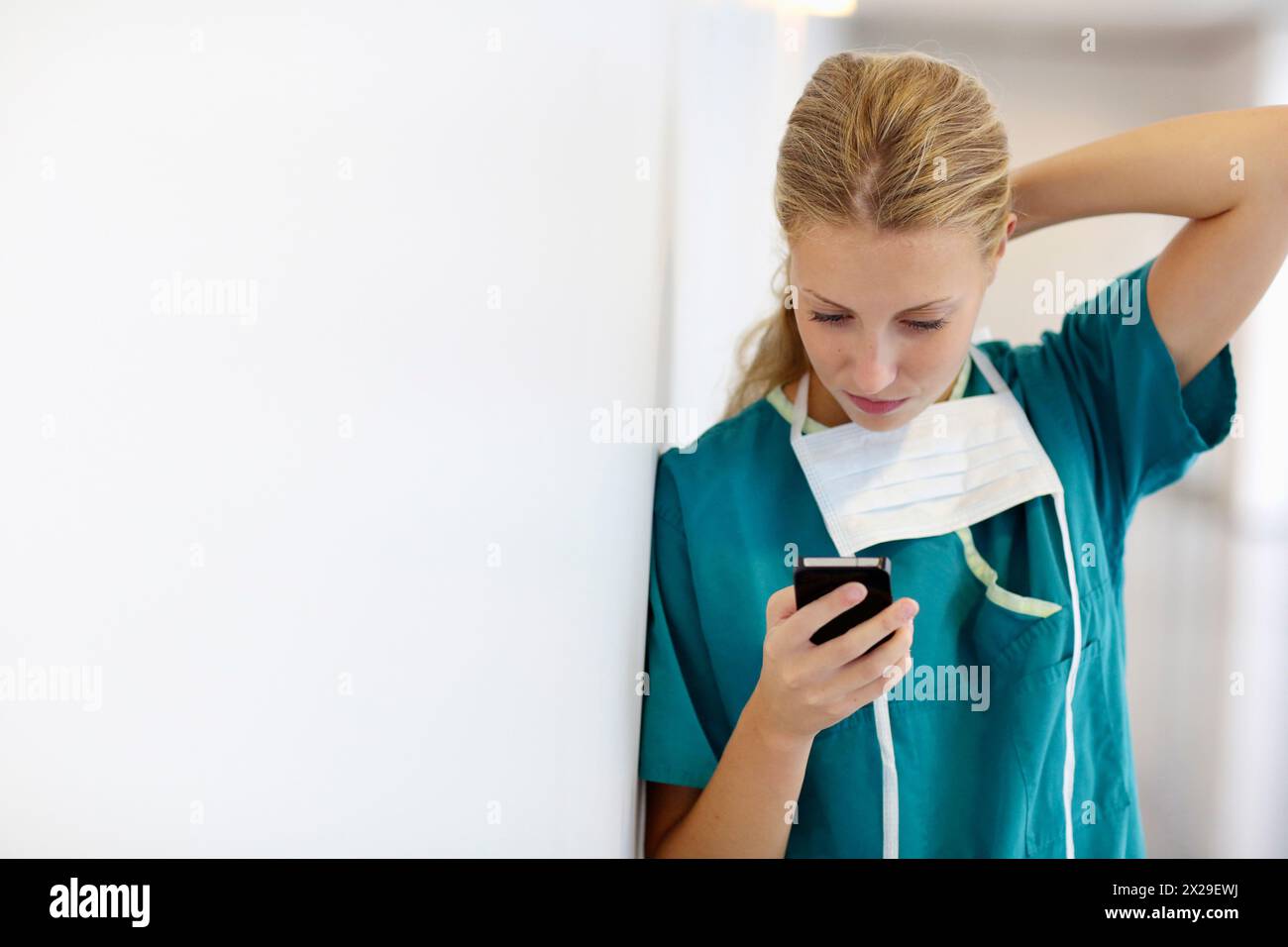 surgeon with smartphone in the operating room hallway, Onkologikoa ...