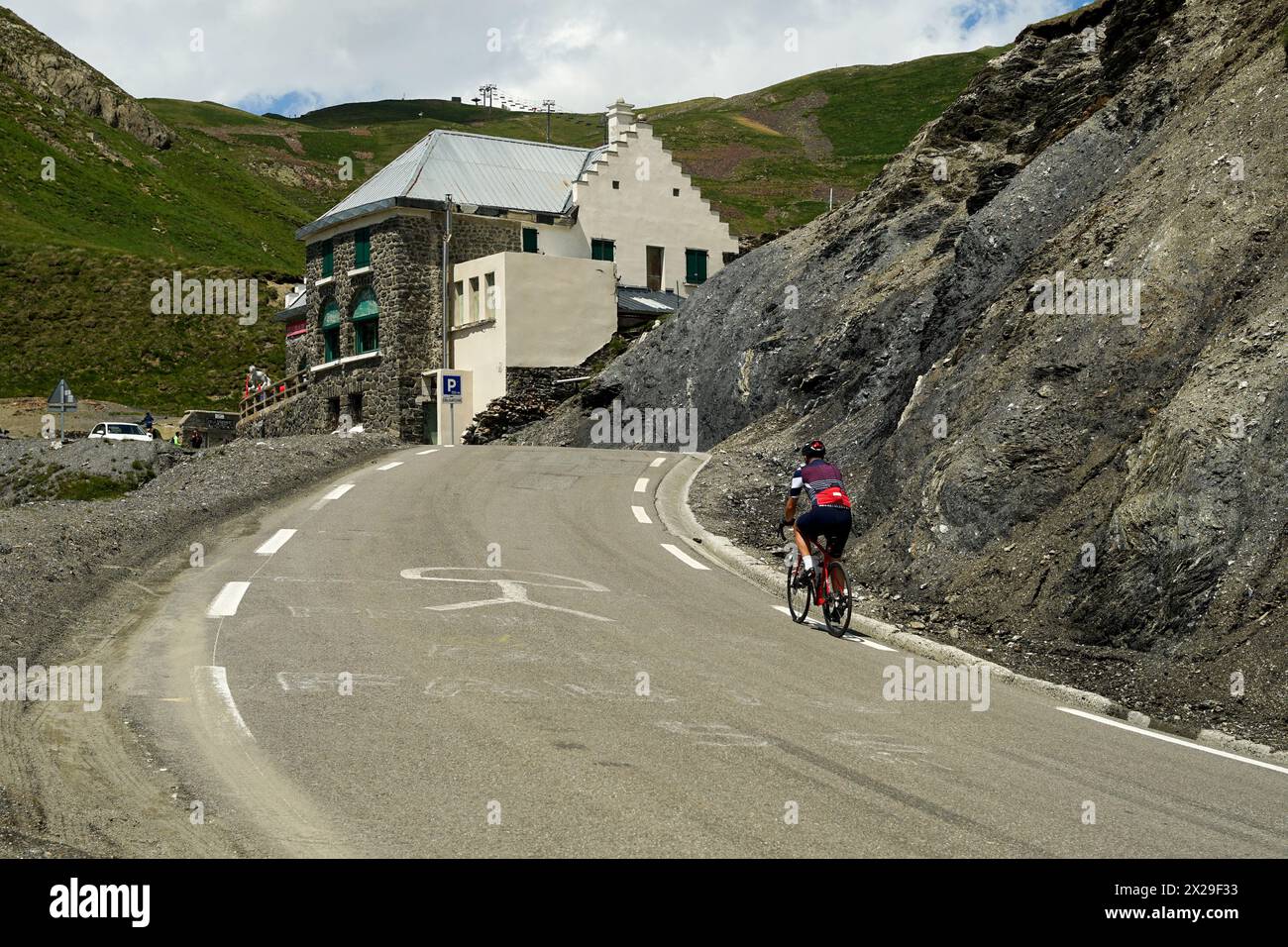 Hautes pyrenees cycling hi-res stock photography and images - Alamy
