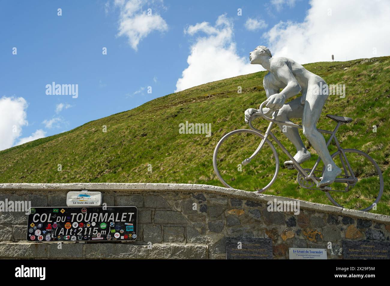 Hautes pyrenees cycling hi-res stock photography and images - Alamy