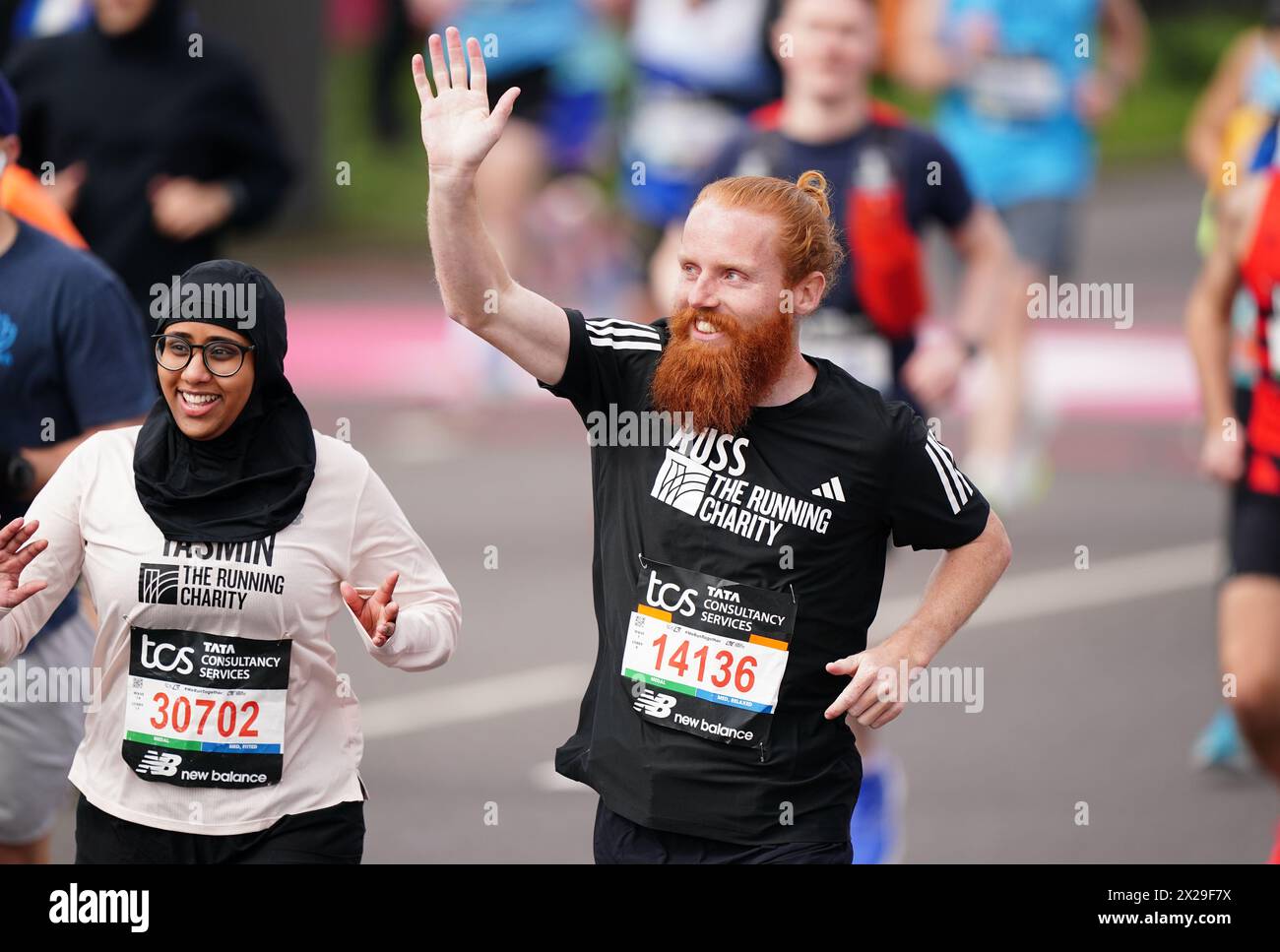 'Hardest Geezer' Russ Cook leaves the start of the TCS London Marathon ...