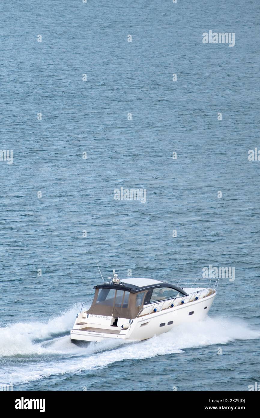 Speed speedboat hi-res stock photography and images - Alamy