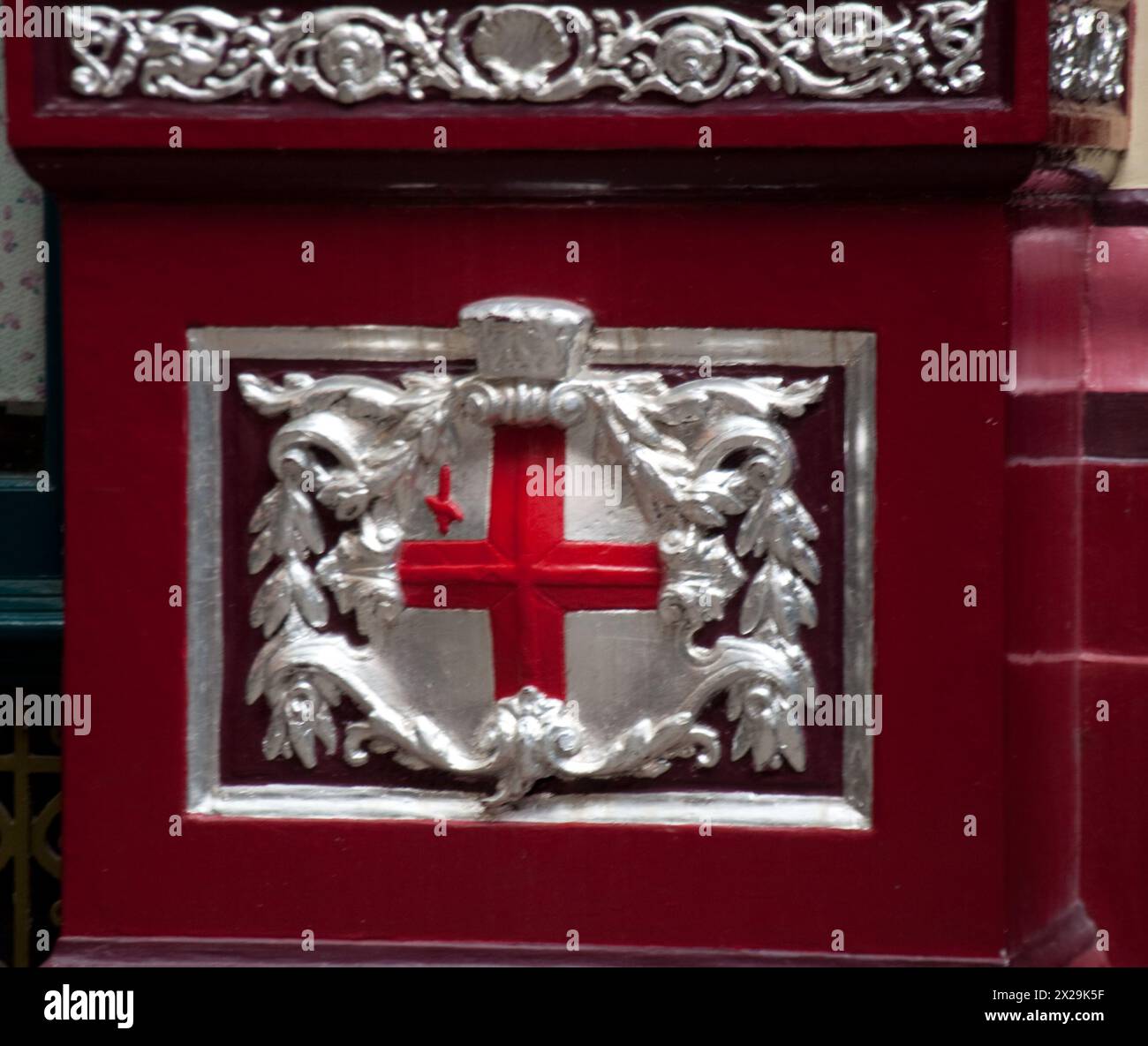 Insignia of the City of London; Leadenhall Market; City of London ...