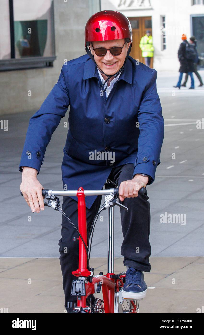 British entrepreneur former chairman of the pizza express chain hi-res ...