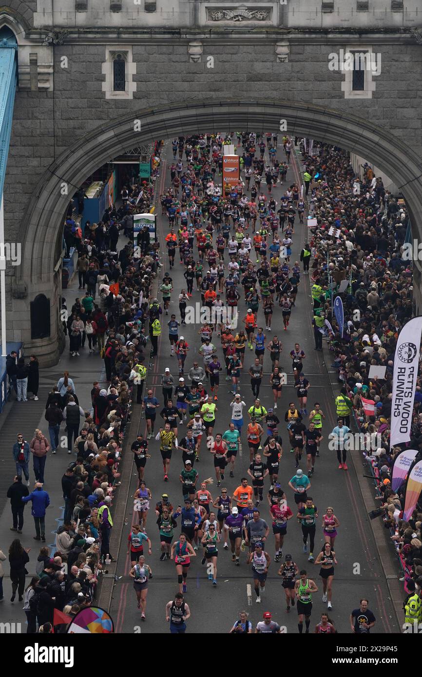 London marathon 2024 runners hi-res stock photography and images - Alamy