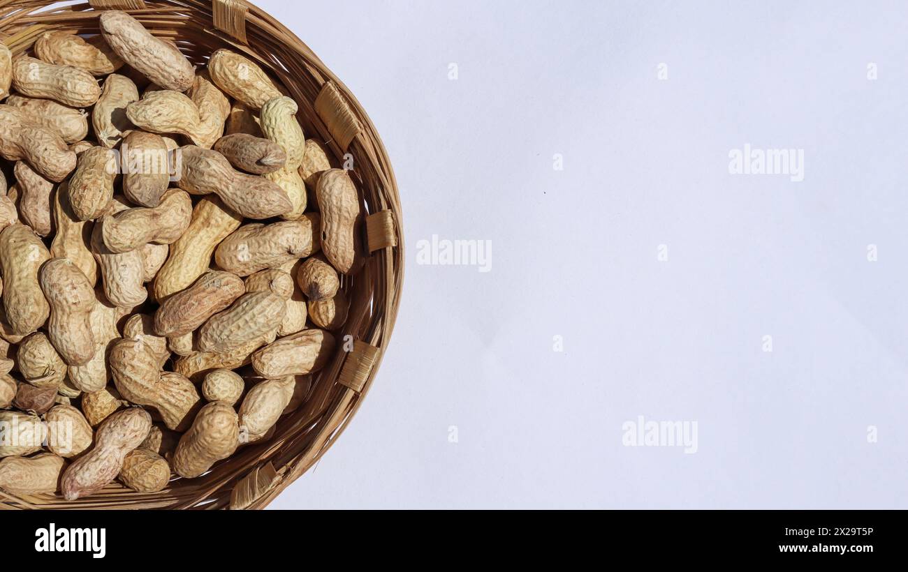 Fresh raw Groundnuts unpeeled in wicker Basket. Shelled Peanuts in ...