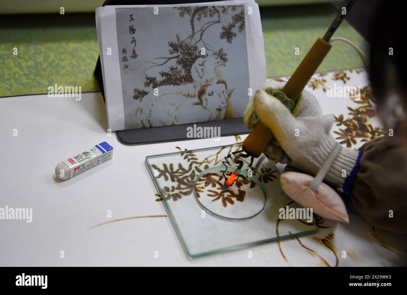 (240421) -- NANYANG, April 21, 2024 (Xinhua) -- A lover of Nanyang ...