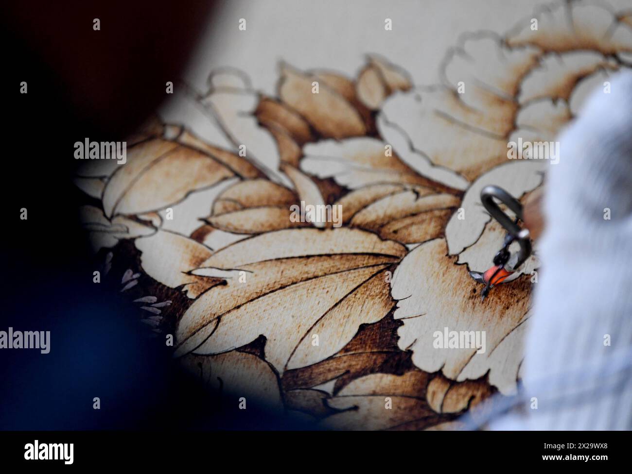 (240421) -- NANYANG, April 21, 2024 (Xinhua) -- Li Zhe makes a wooden ...