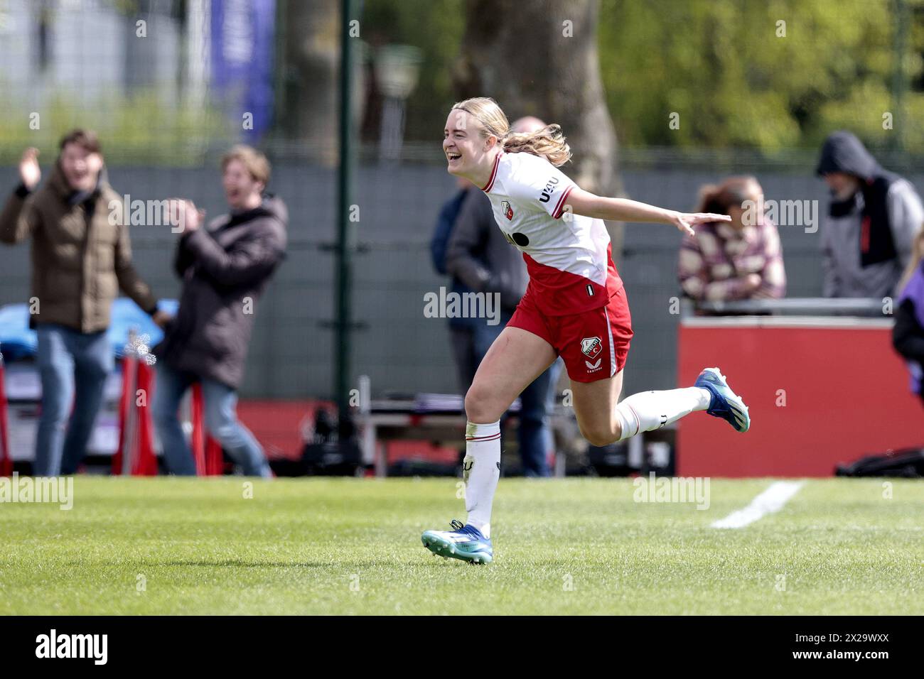 UTRECHT - Amber Visscher of FC Utrecht women celebrates the 2-1 during ...
