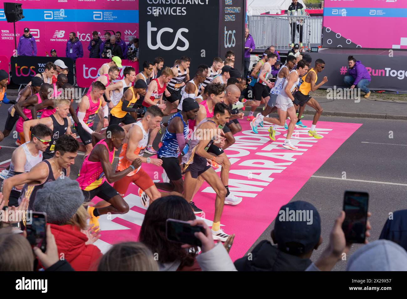2024 tcs london marathon start line hi-res stock photography and images ...