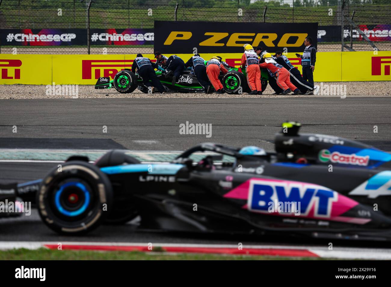 Marshalls evacuating the car of BOTTAS Valtteri (fin), Stake F1 Team Kick Sauber C44, during the ...
