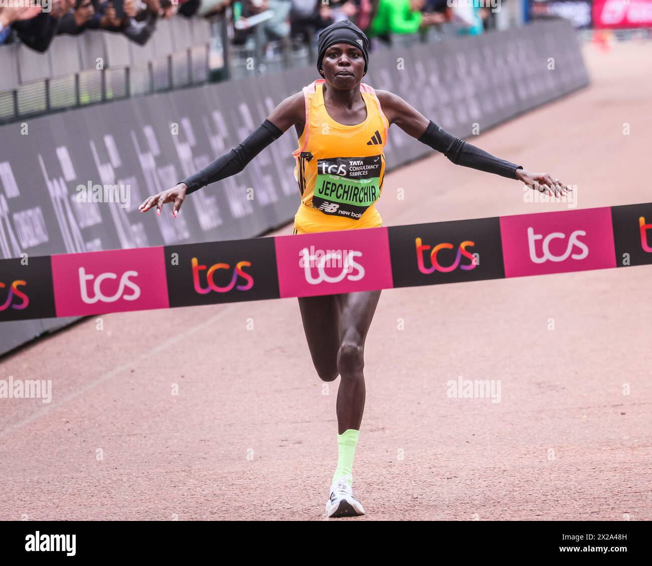 2024 tcs london marathon start line hi-res stock photography and images ...