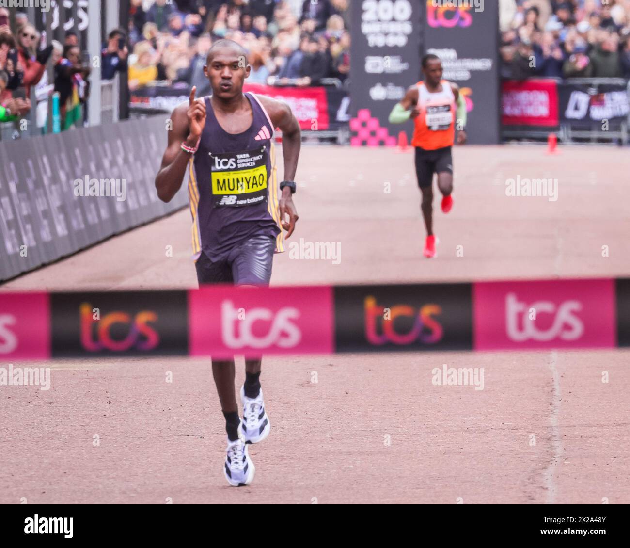 London, UK. 21st Apr, 2024. Men's race winner London, Men's race winner Alexander Mutiso Munyao ...