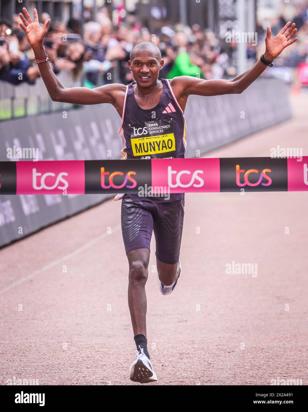 London, UK. 21st Apr, 2024. Men's race winner London, Men's race winner Alexander Mutiso Munyao ...