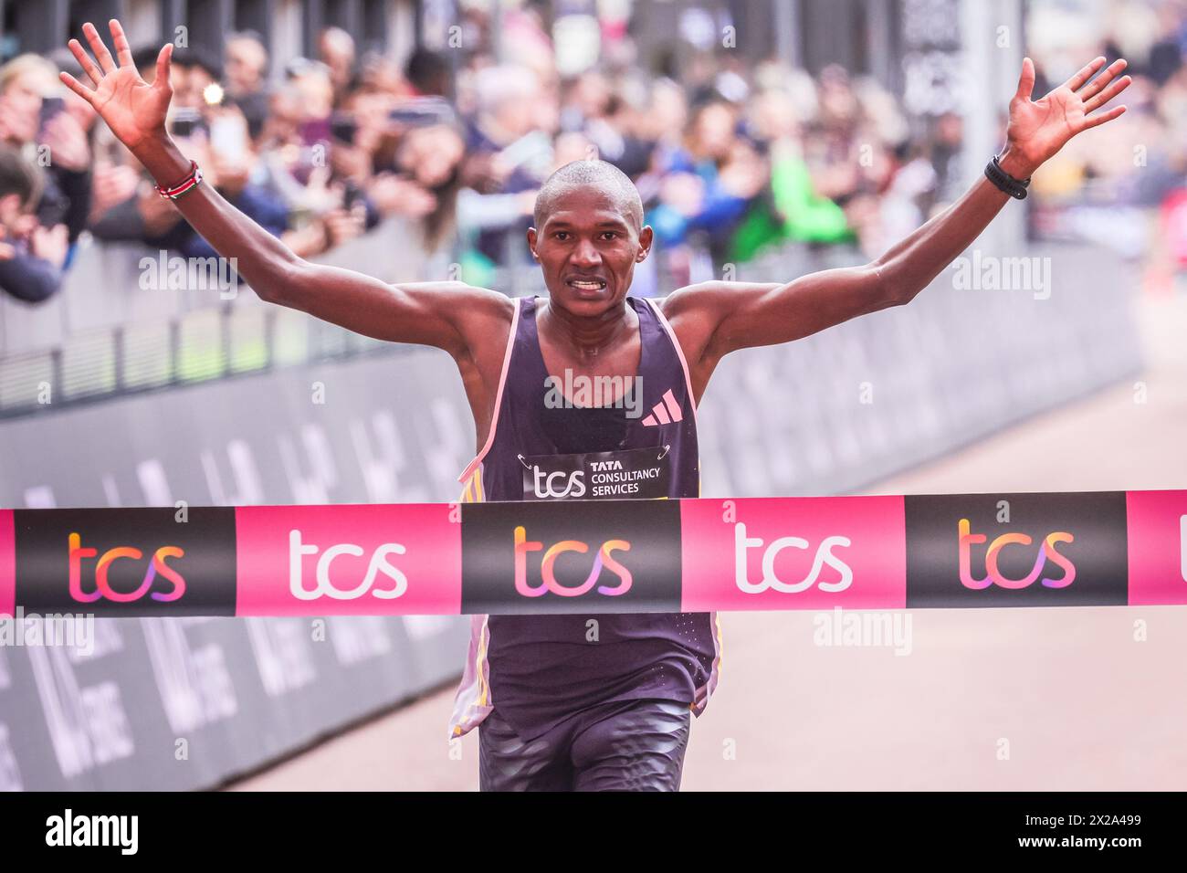2024 tcs london marathon start line hi-res stock photography and images ...