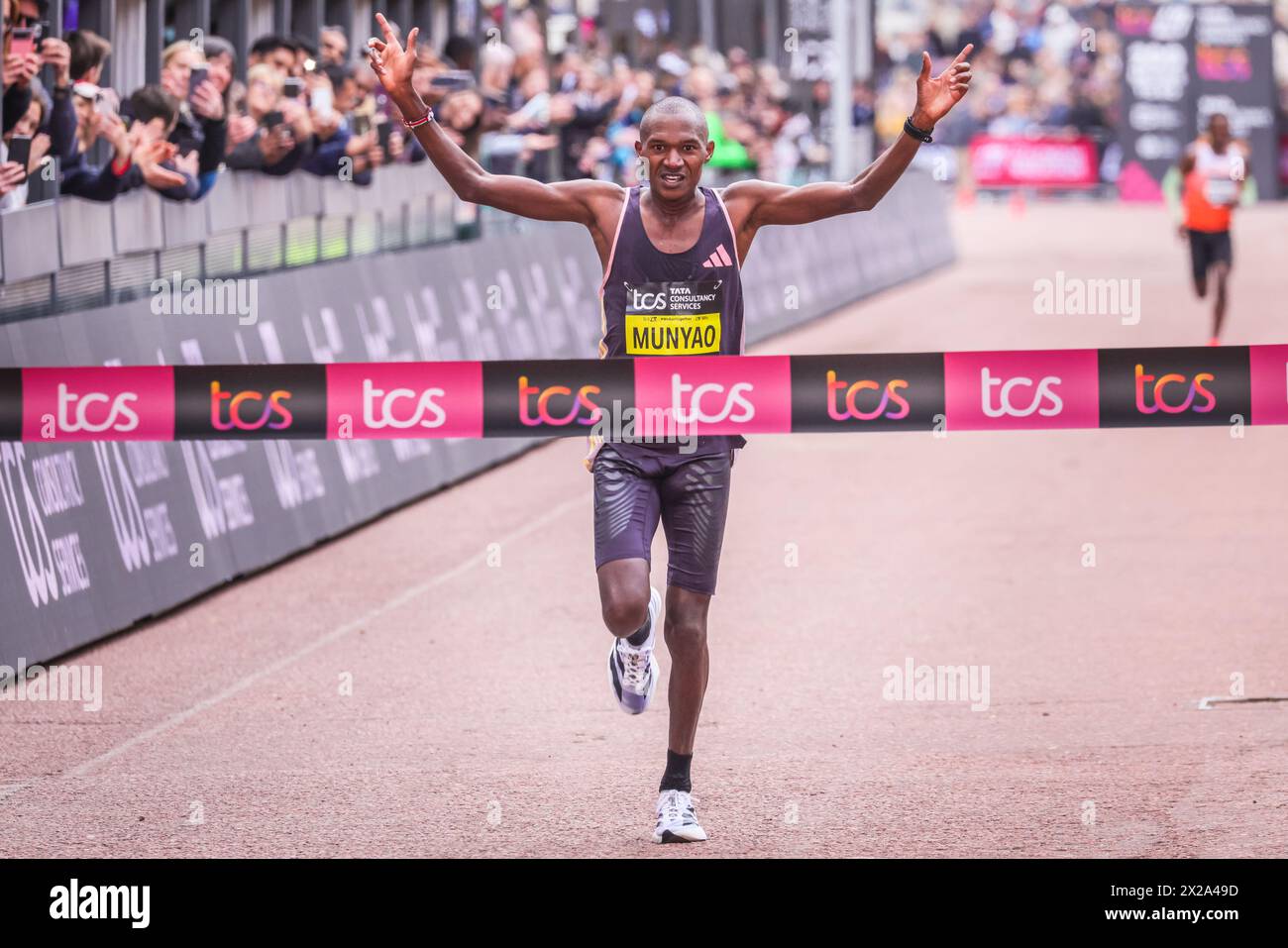 2024 tcs london marathon start line hi-res stock photography and images ...