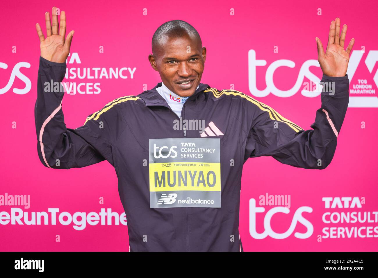 2024 tcs london marathon start line hi-res stock photography and images ...