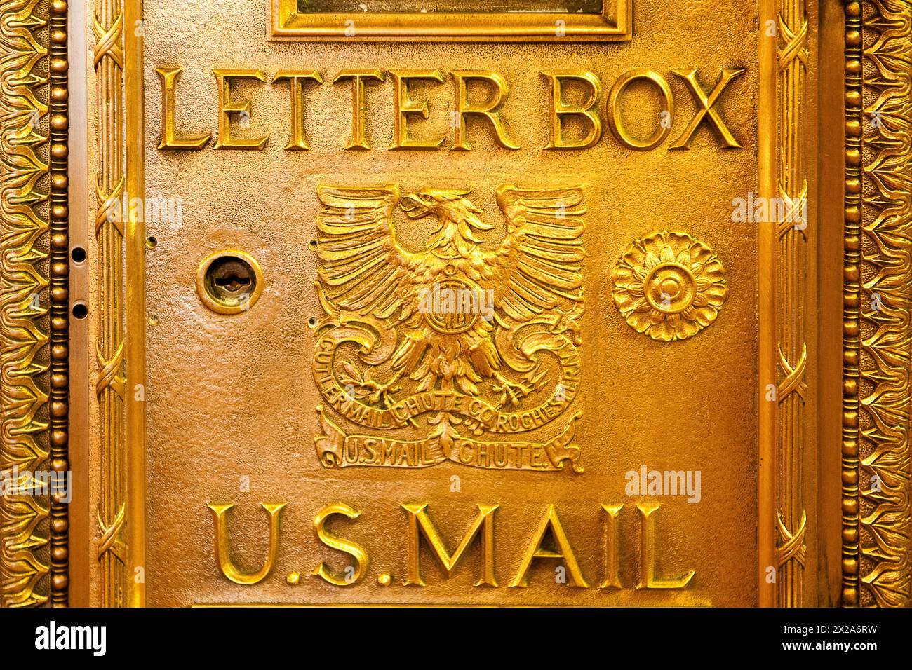 Vintage us mailbox hi-res stock photography and images - Alamy