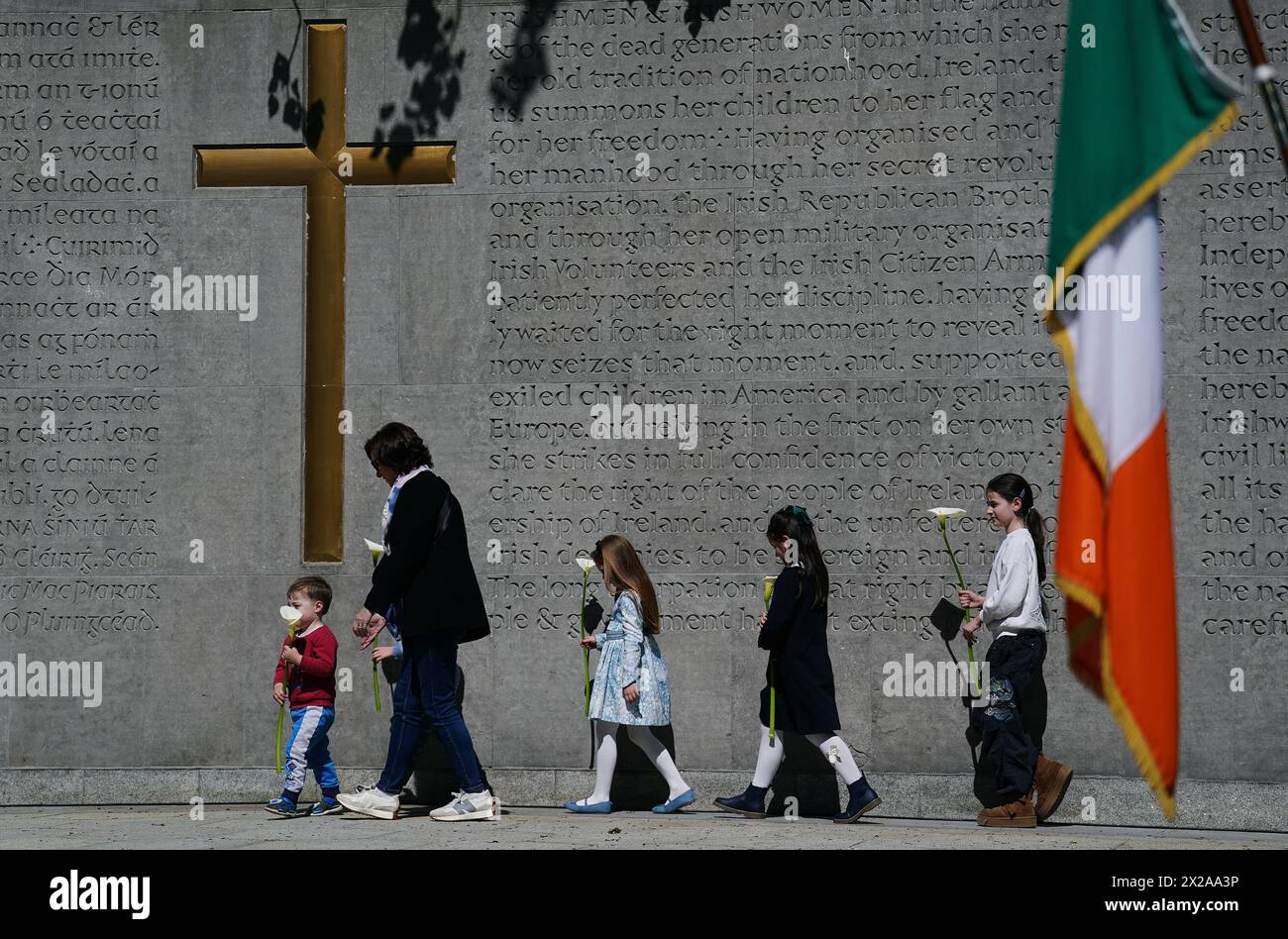 Children prepare to lay Easter lilies during Fianna Fail’s annual 1916 ... Children prepare to lay Easter lilies during Fianna Fail’s annual 1916 ...