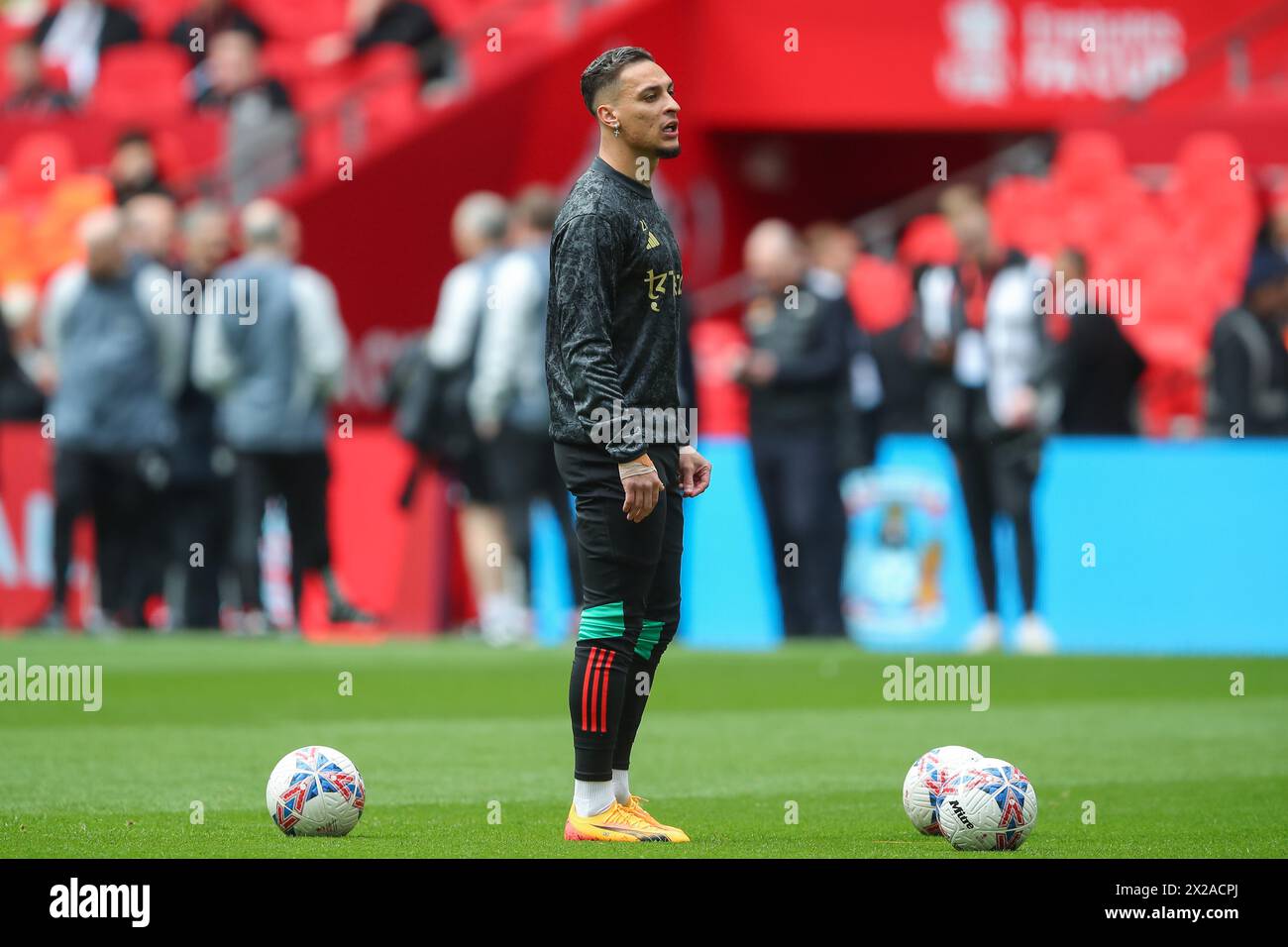 Antony of Manchester United warms up ahead of the match, during the ...