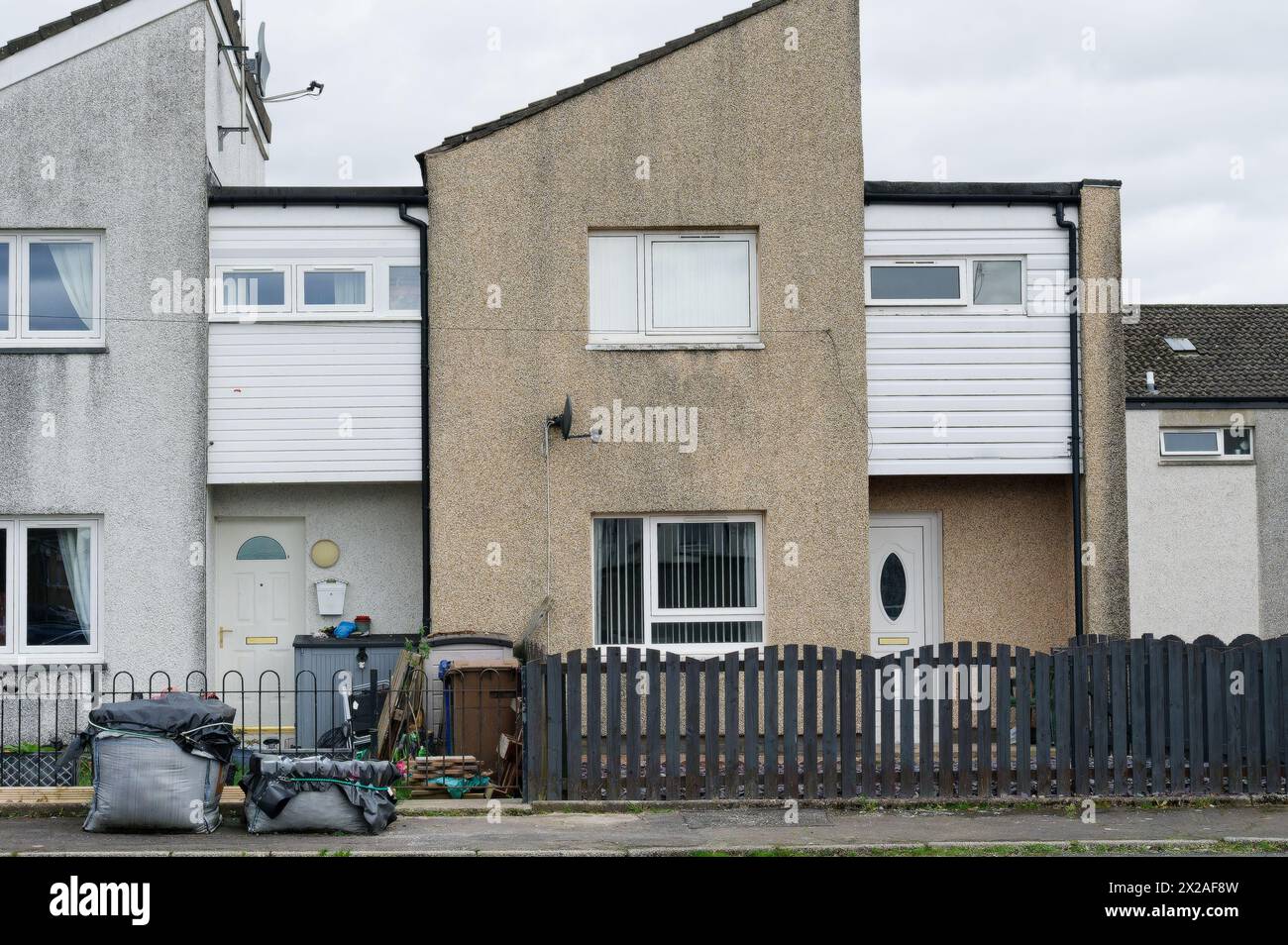 Council flats in poor housing estate left abandoned in Glasgow Stock ...