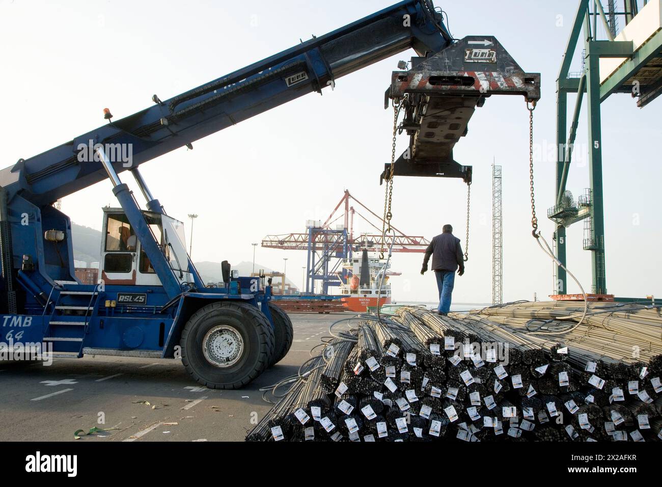 Loading beams hi-res stock photography and images - Alamy