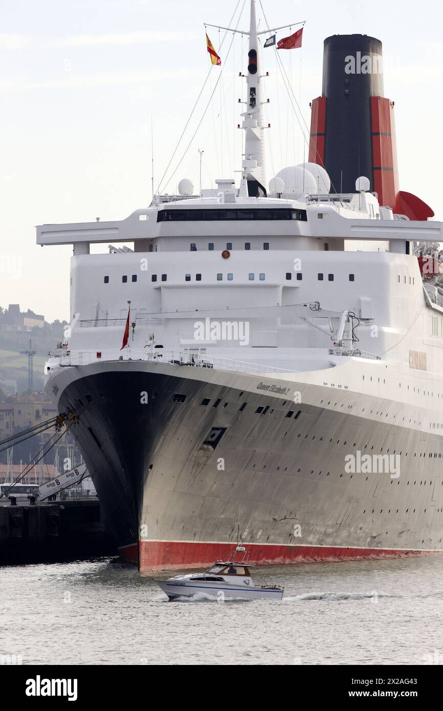 Cruise liner Queen Elizabeth 2. Port of Bilbao, Biscay, Basque Country ...