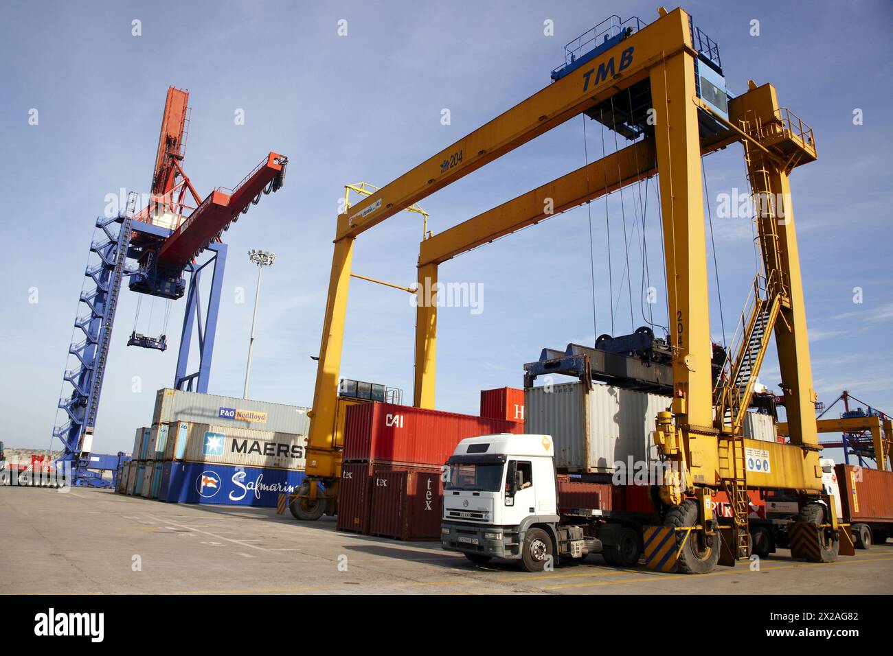 Terminal containers port bilbao hi-res stock photography and images - Alamy