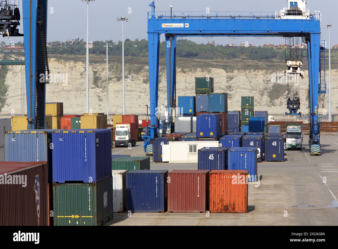 Terminal containers port bilbao hi-res stock photography and images - Alamy