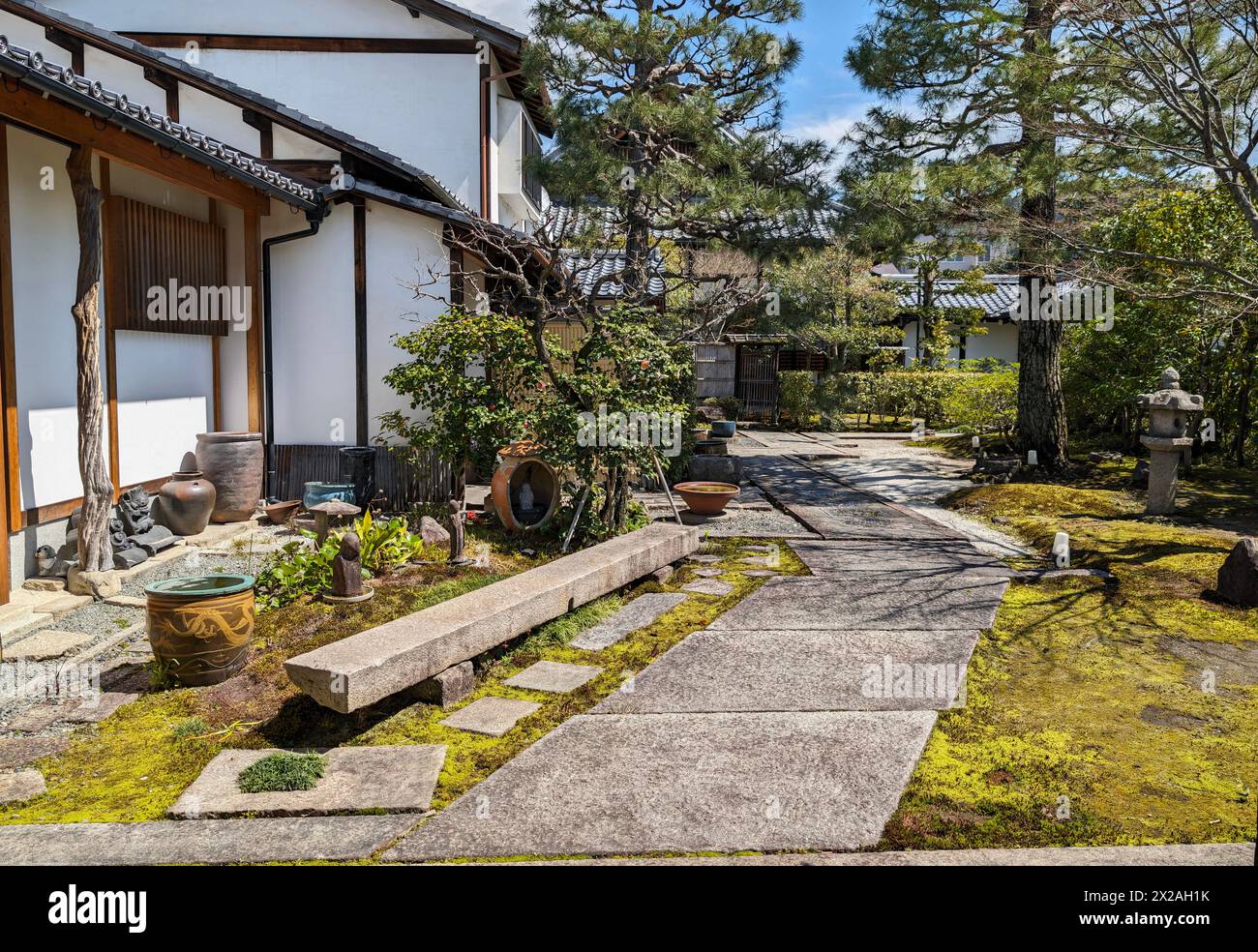 Japanese garden stone bench hi-res stock photography and images - Alamy