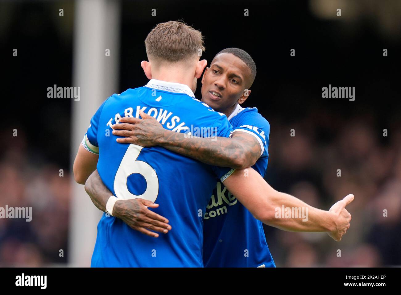 Ashley Young of Everton celebrates victory with James Tarkowski during ...