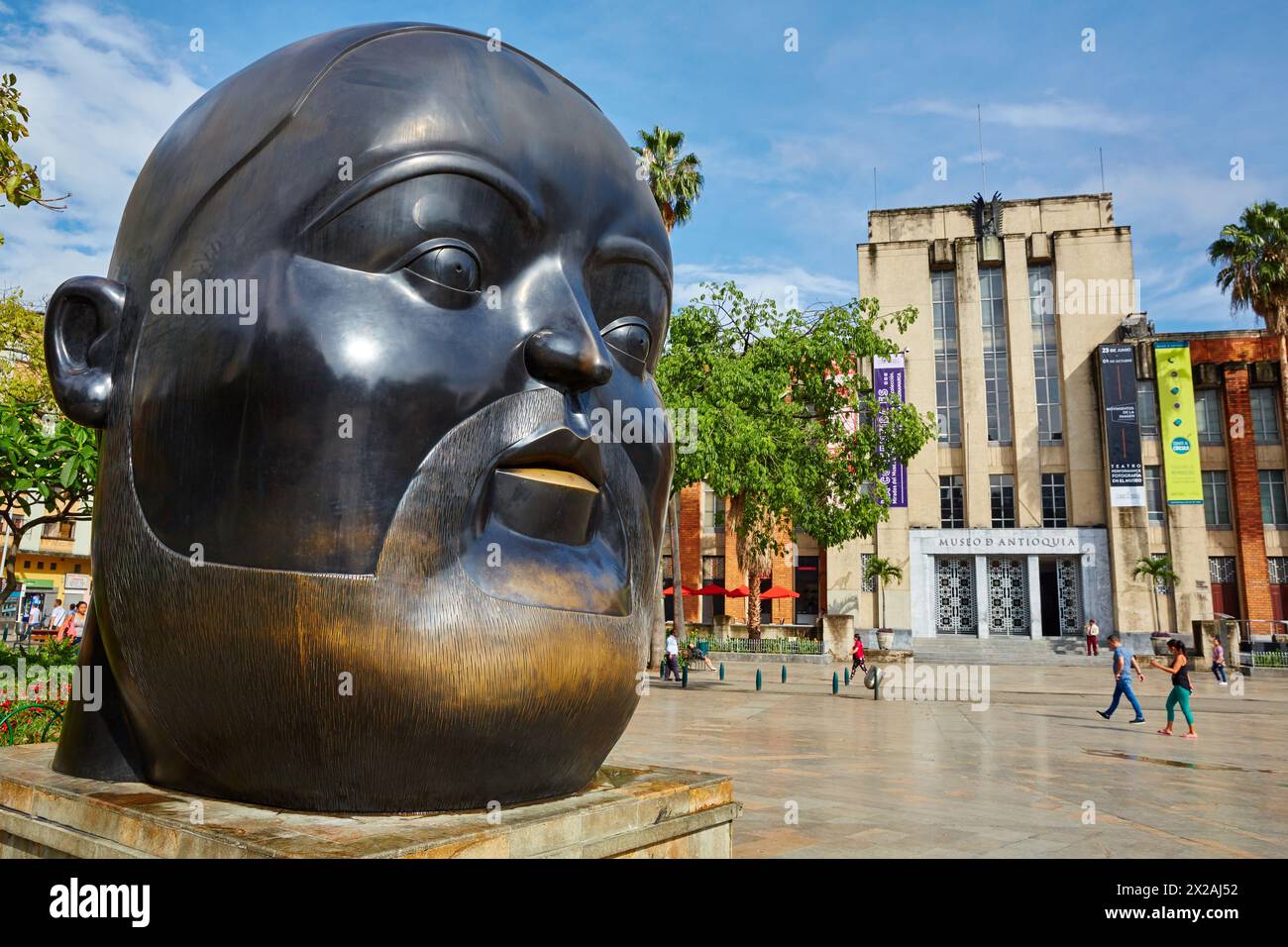 "Cabeza", 1999, Sculpture by Fernando Botero, Museo de Antioquia, Plaza ...